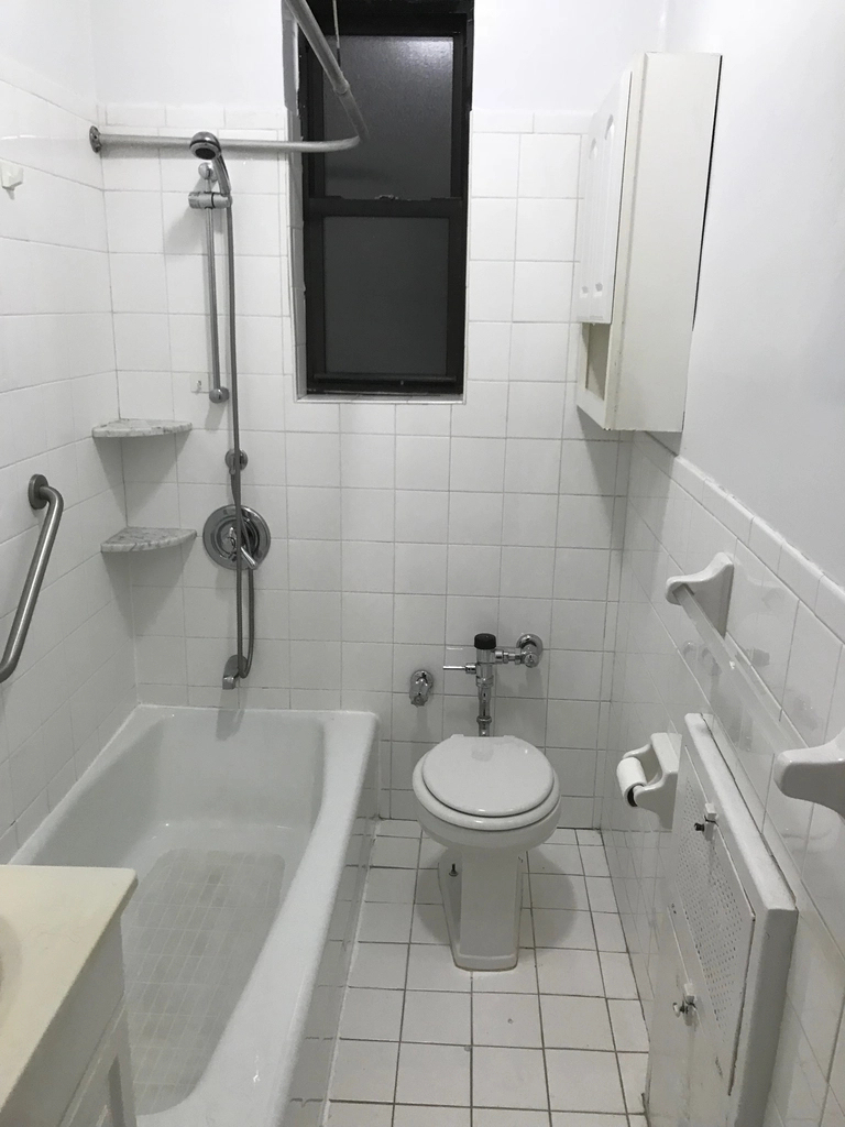 Studio at 35th Ave & 32nd Street for $1,635 by Chris Aivaliotis | RentHop