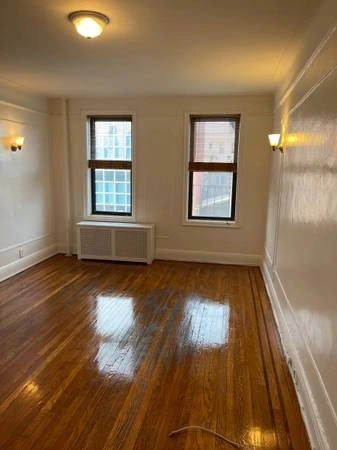 35th Ave & 32nd Street — Listing History and Nearby Rentals