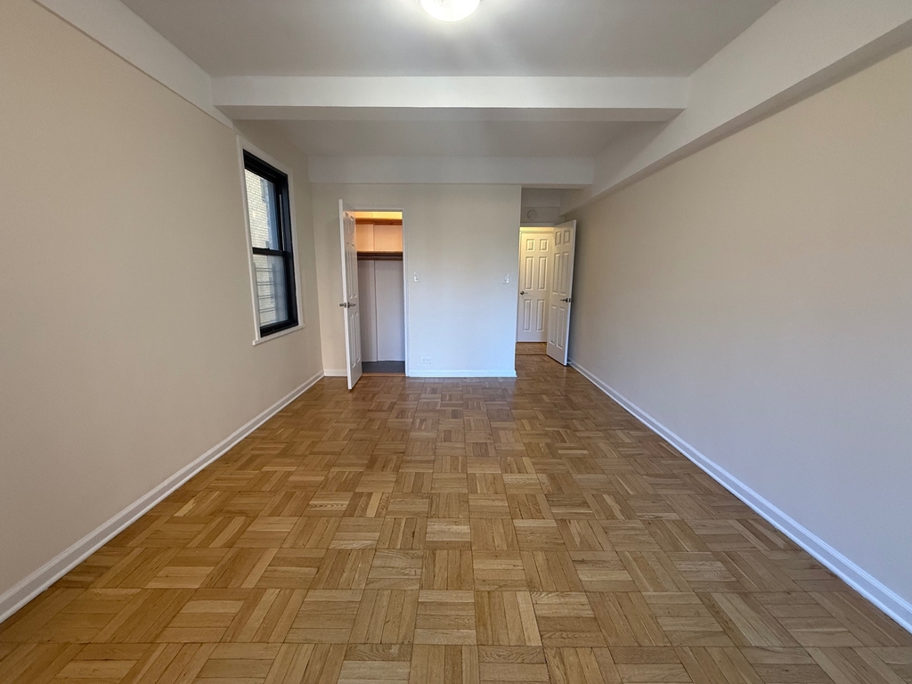 Grand Concourse — Listing History and Nearby Rentals