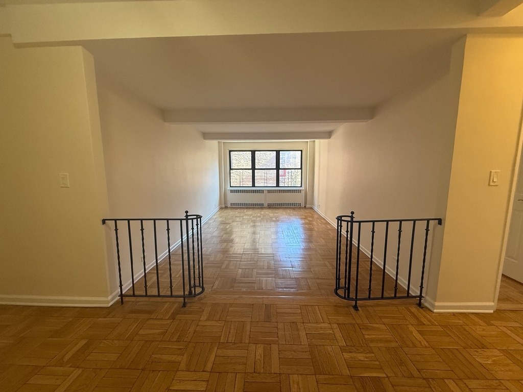 Grand Concourse — Listing History and Nearby Rentals