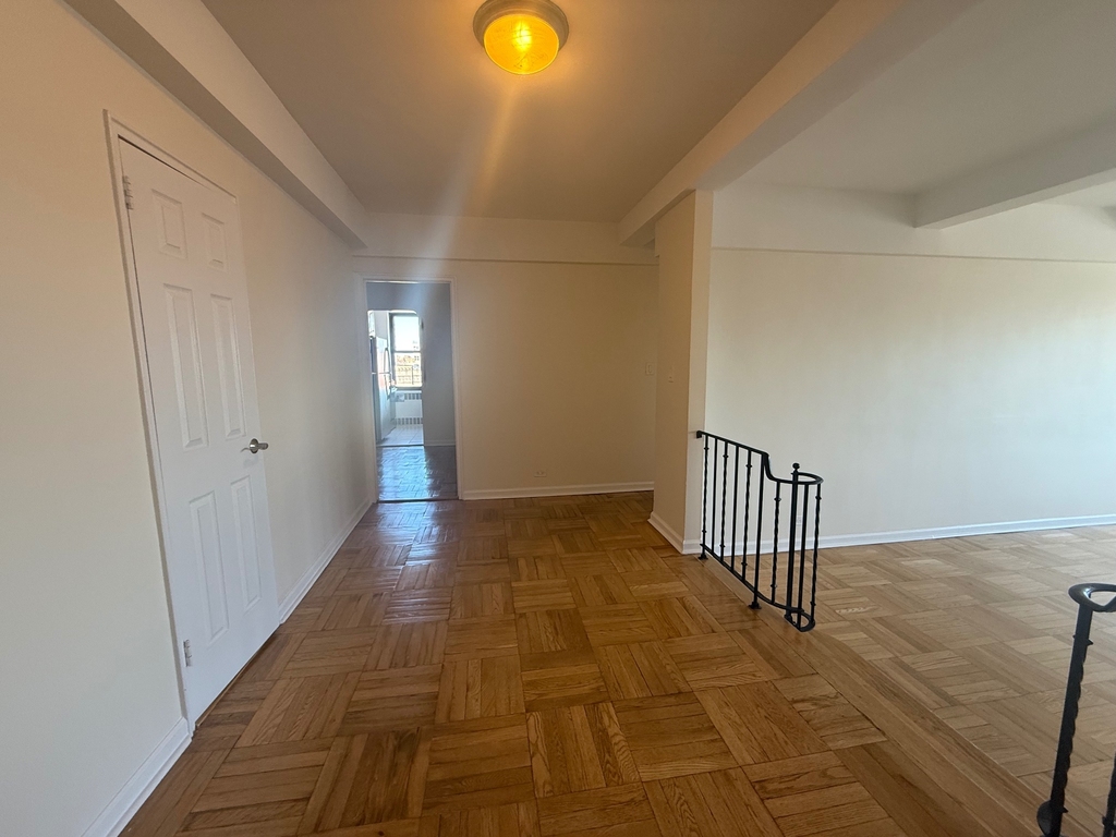 930 Grand Concourse — Listing History and Nearby Rentals