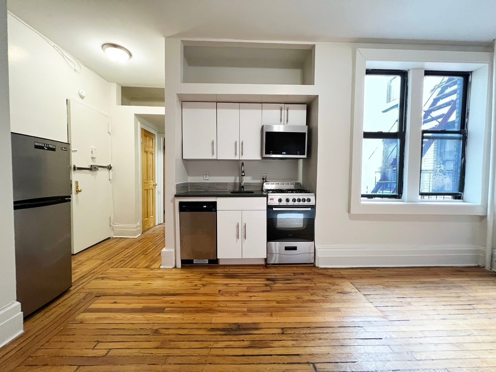 555 W 151st Street — Listing History and Nearby Rentals