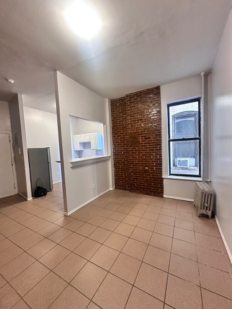 807 9th Avenue — Listing History and Nearby Rentals