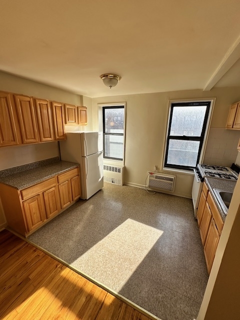 One Bedroom 35th Avenue Jackson Heights — Listing History and Nearby ...