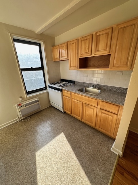 One Bedroom 35th Avenue Jackson Heights — Listing History and Nearby ...