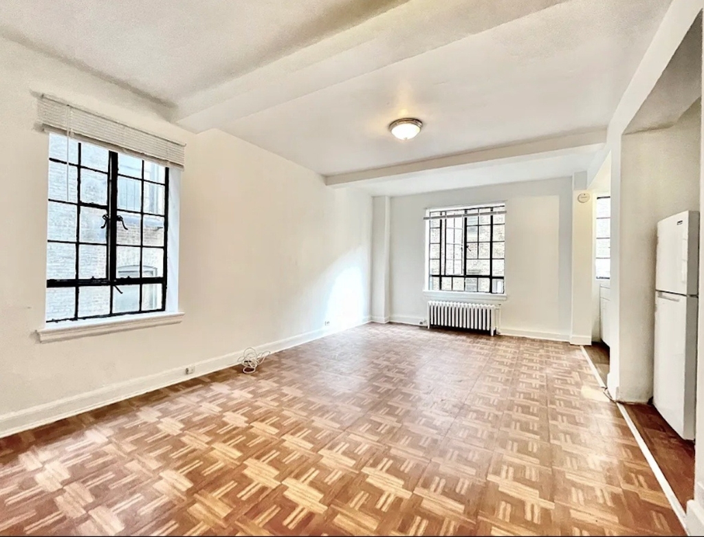 140 E 40th Street — Listing History and Nearby Rentals