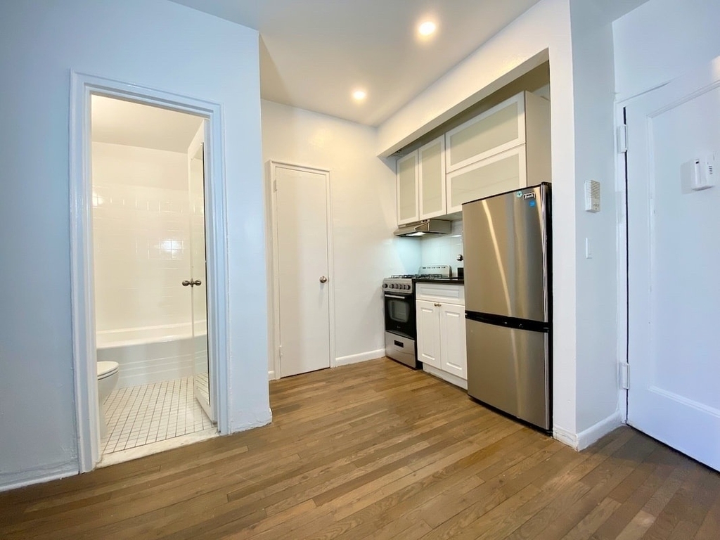 343 W 21st Street — Listing History and Nearby Rentals
