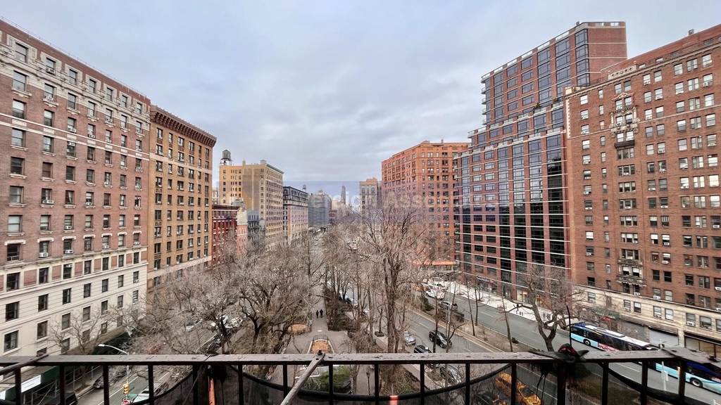 936 West End Avenue — Listing History and Nearby Rentals