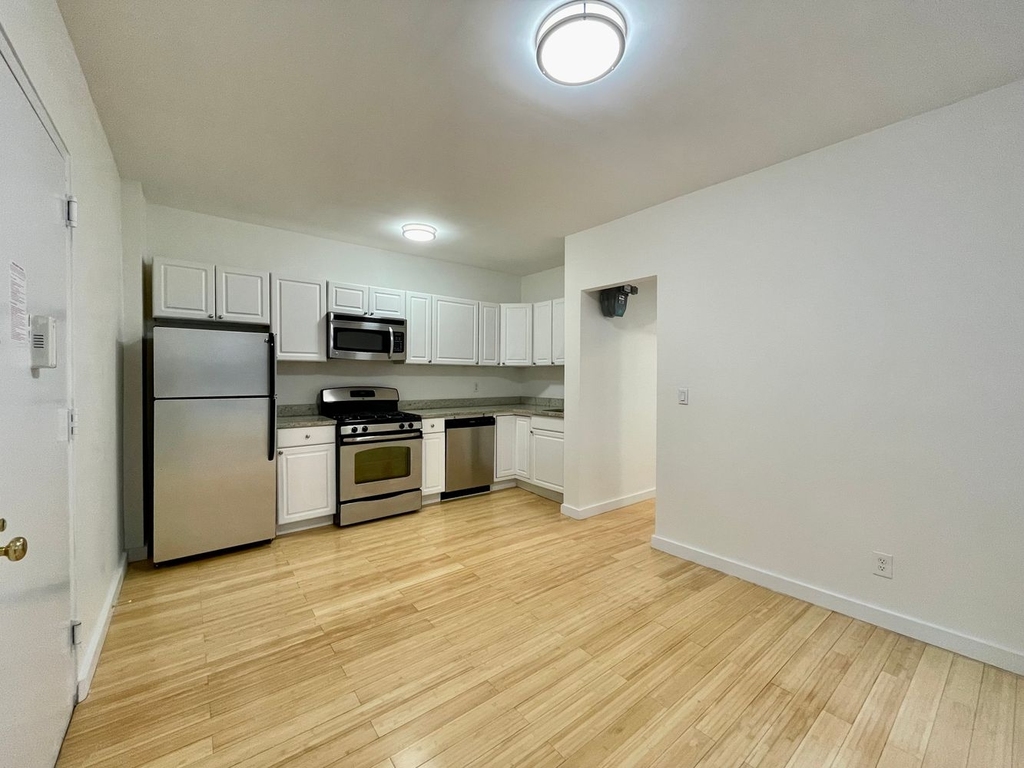 West 188th Street — Listing History and Nearby Rentals