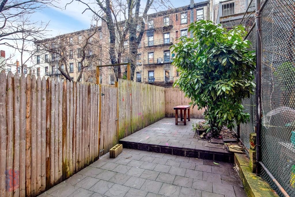 East 7th Street and Avenue A — Listing History and Nearby Rentals