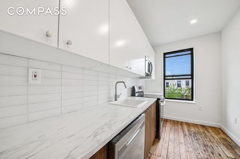 162 E 32nd Street — Listing History and Nearby Rentals