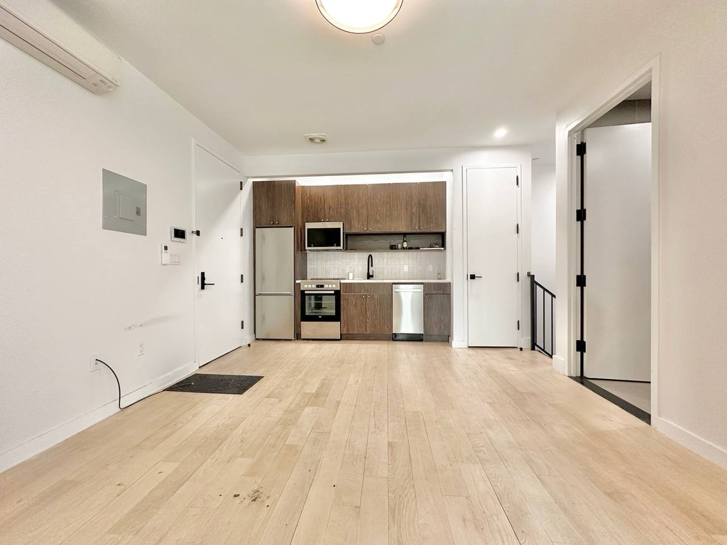 366 Leonard Street — Listing History and Nearby Rentals