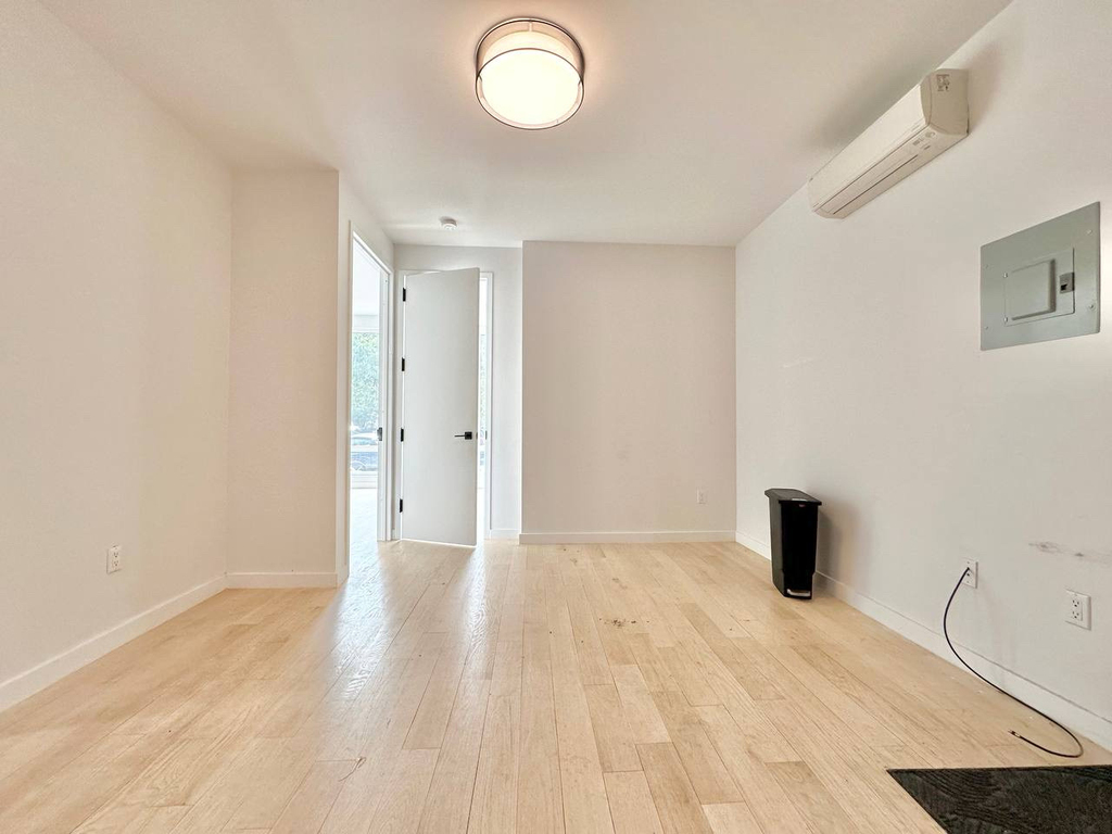 366 Leonard Street — Listing History and Nearby Rentals