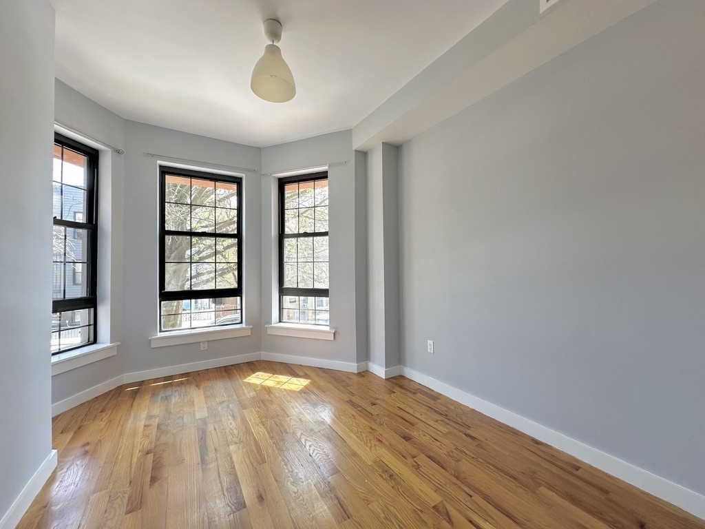 Jefferson Avenue & Central Ave — Listing History and Nearby Rentals
