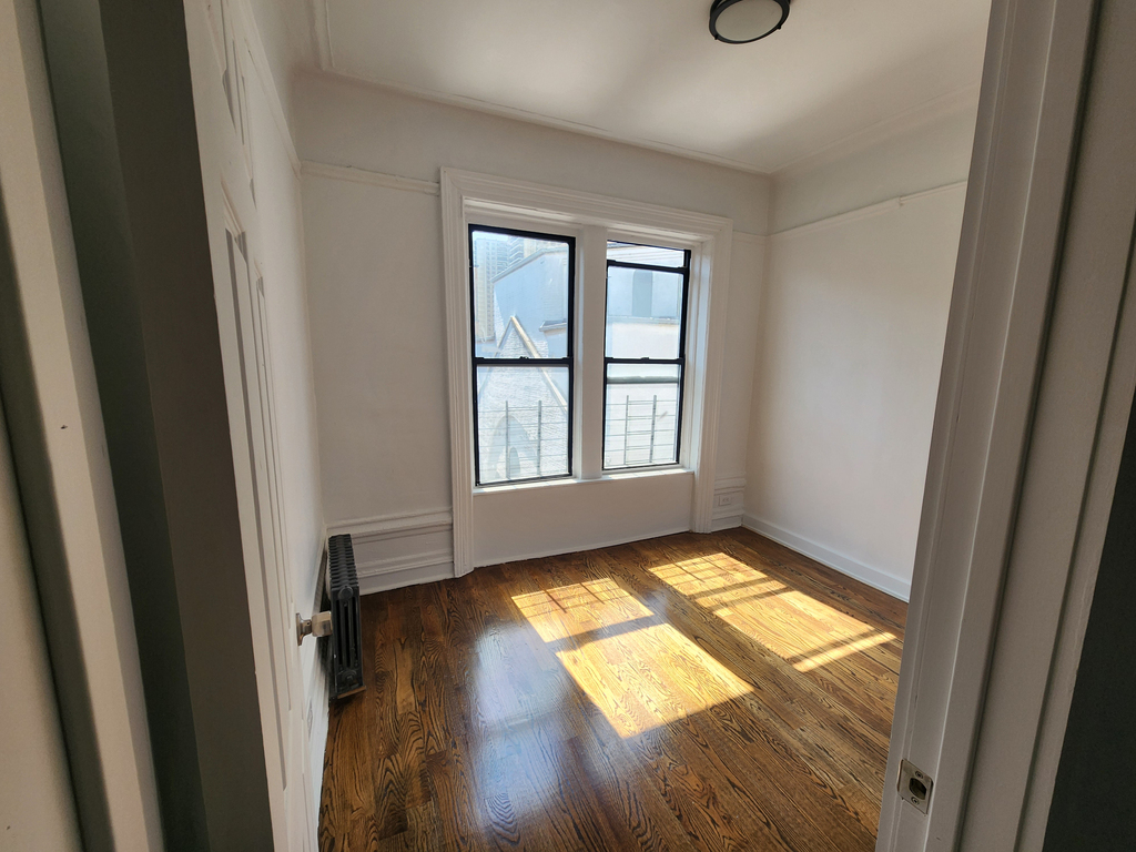 Room at 660 West 180th Street for $950 by Sherif Hamoda | RentHop