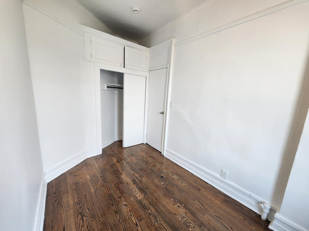 Room at 660 West 180th Street for $950 by Sherif Hamoda | RentHop