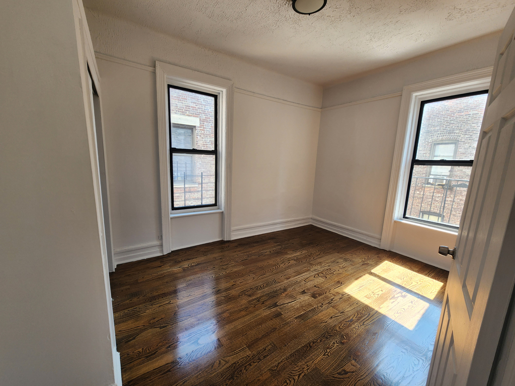 Room at 660 West 180th Street for $950 by Sherif Hamoda | RentHop