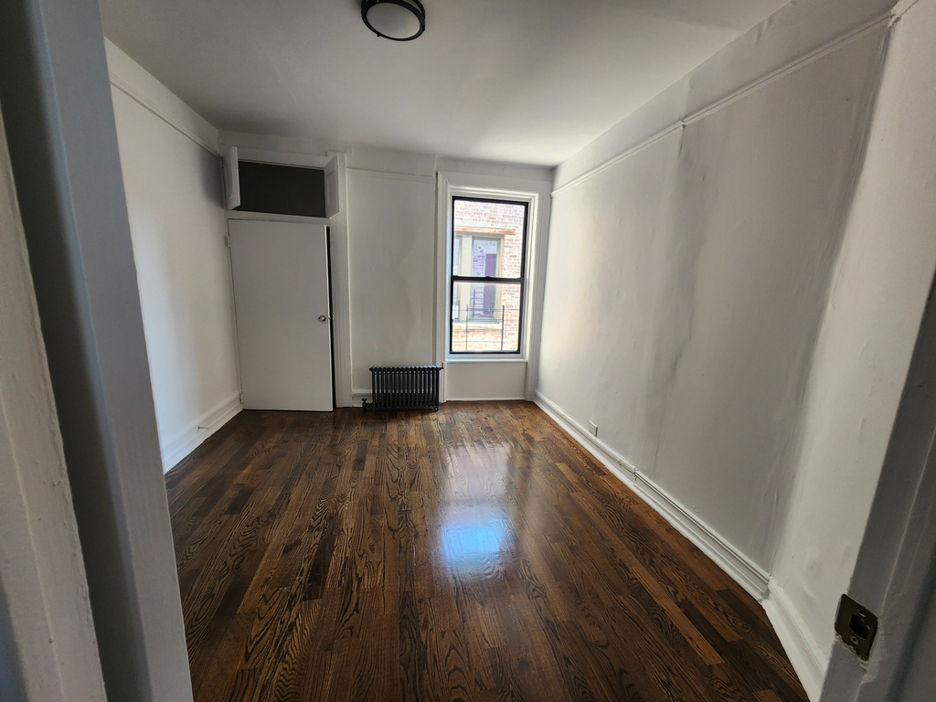 Room at 660 West 180th Street for $950 by Sherif Hamoda | RentHop
