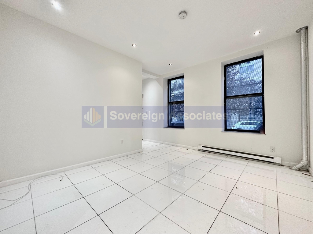 320 Manhattan Avenue — Listing History and Nearby Rentals