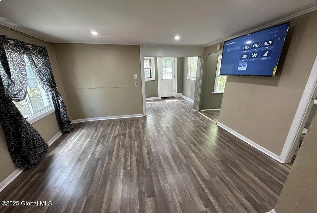450 Hudson Avenue — Listing History and Nearby Rentals