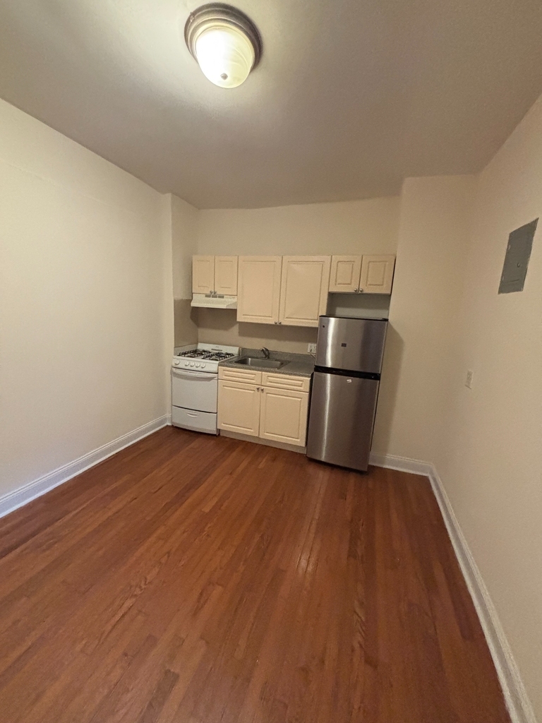 Arden Street — Listing History and Nearby Rentals
