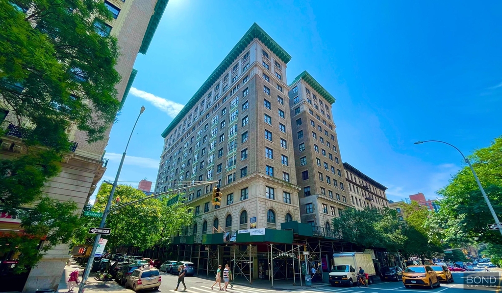 West 98th Street — Listing History and Nearby Rentals