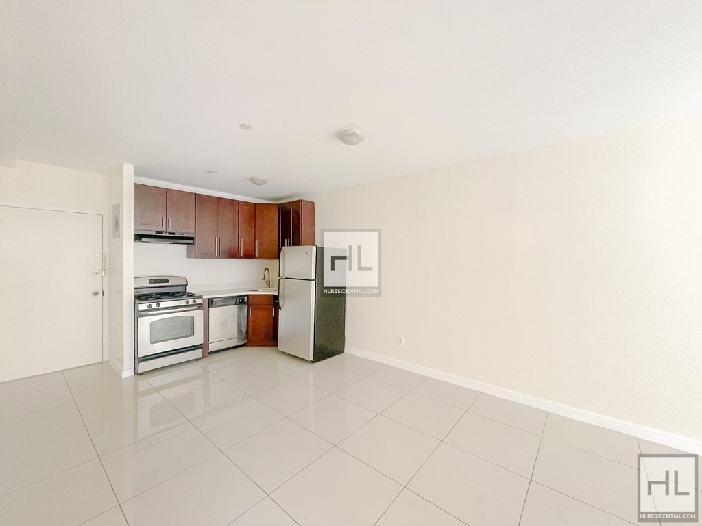 Gates Avenue — Listing History and Nearby Rentals