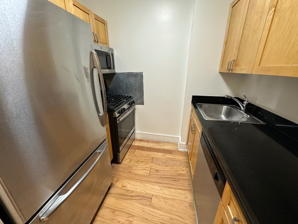 West 96th Street — Listing History and Nearby Rentals