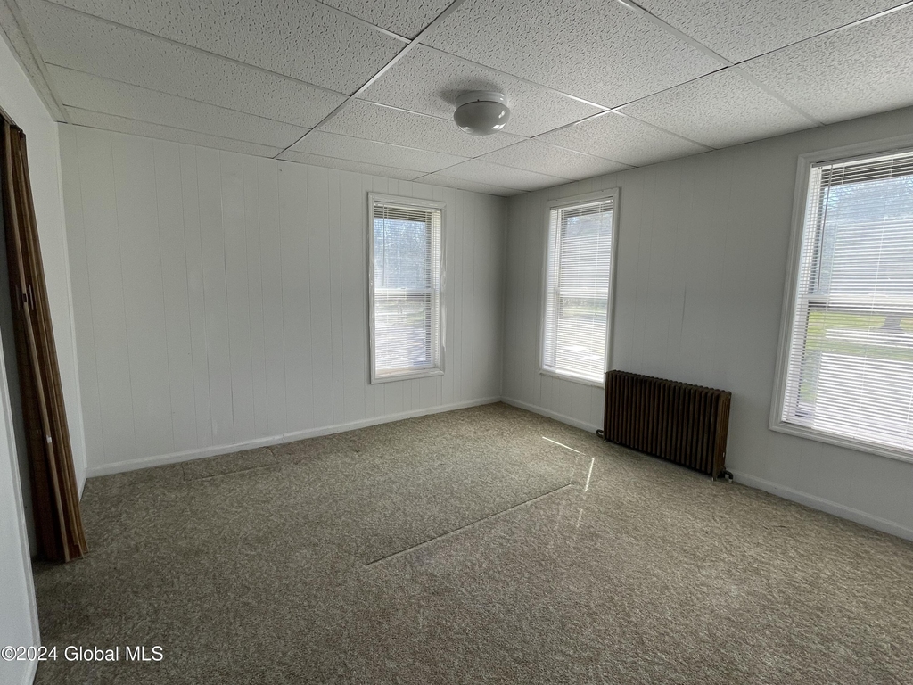 524 Maple Avenue — Listing History and Nearby Rentals
