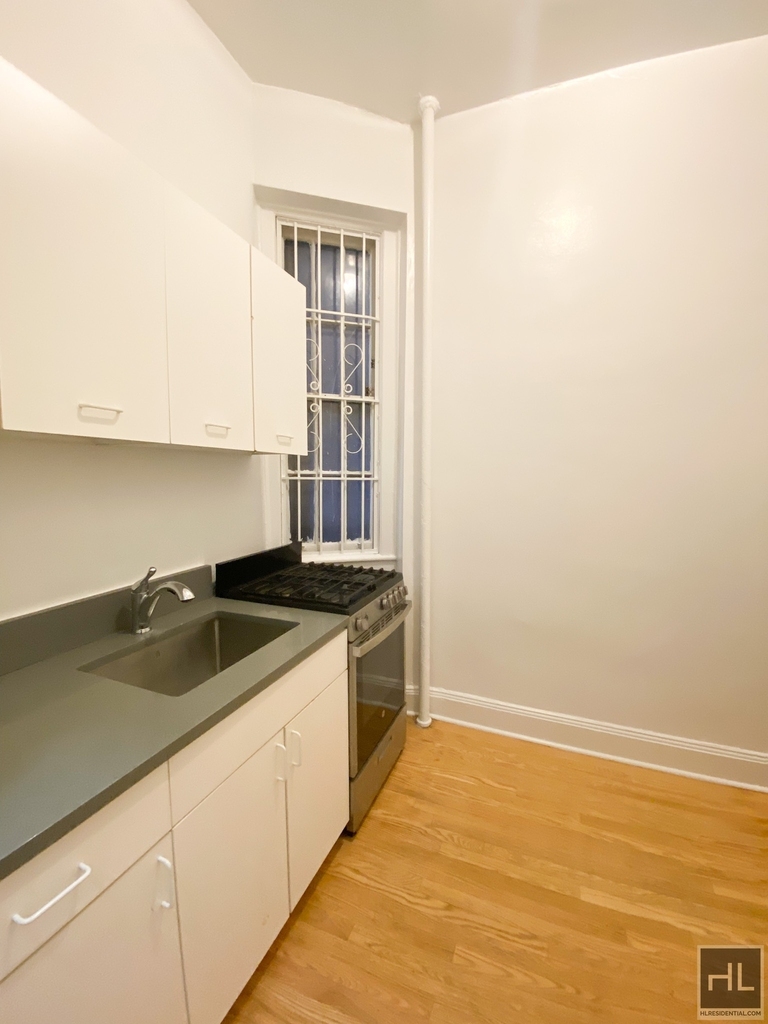 East 82 Street — Listing History and Nearby Rentals