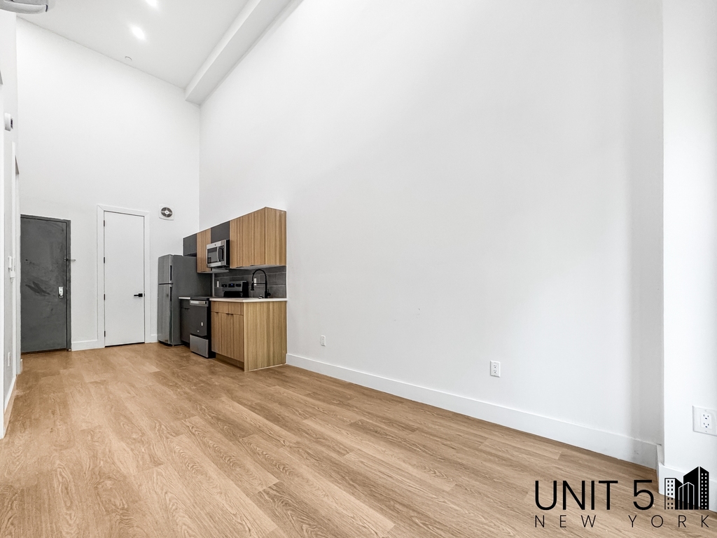 233 Tompkins Avenue — Listing History and Nearby Rentals