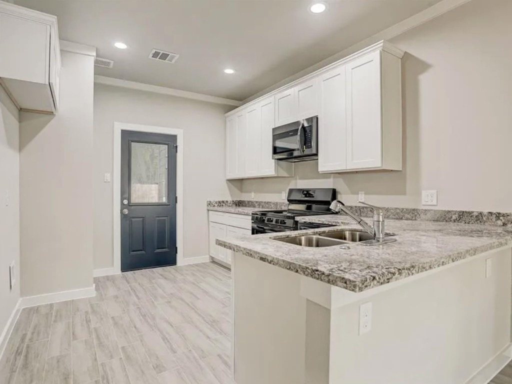 2 Bedrooms at 4425 Clover Street for $1,650 by Kaylon McNeal | RentHop