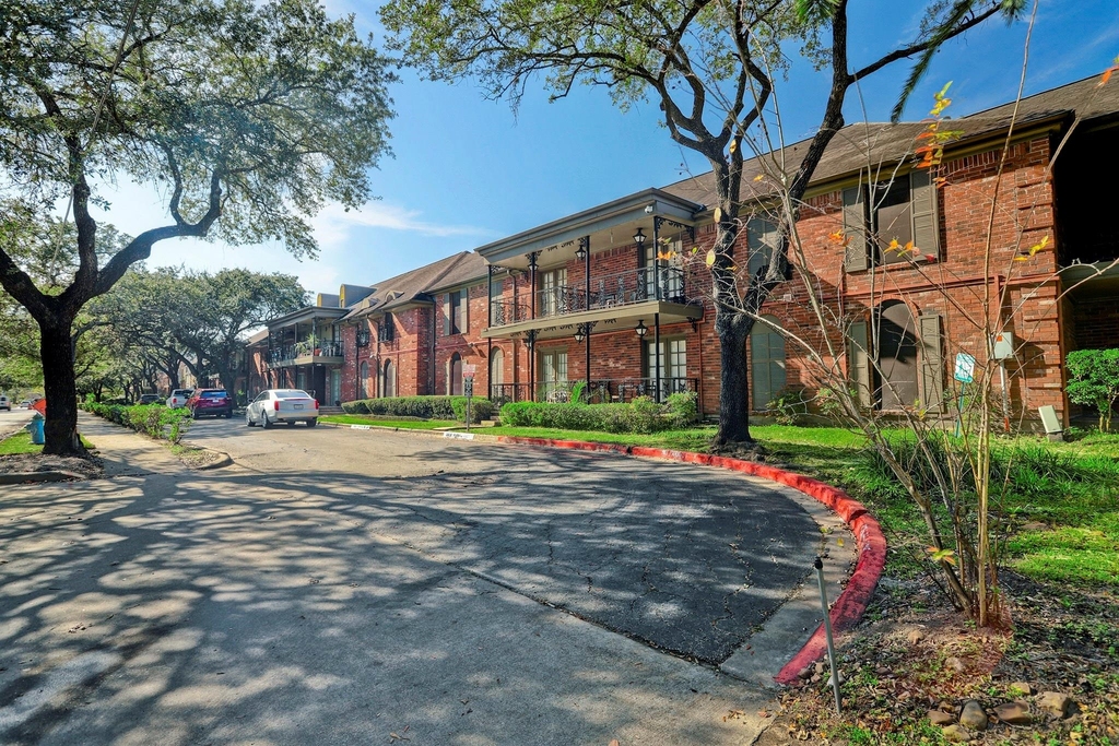 11540 Chimney Rock Road — Listing History and Nearby Rentals