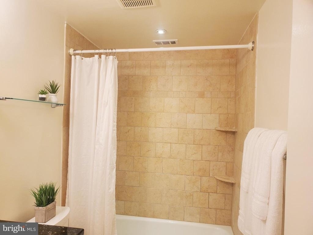 11627 Vantage Hill Road — Listing History and Nearby Rentals