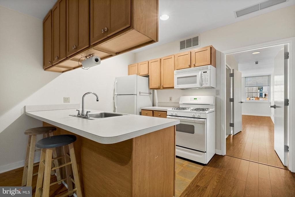 1 Bedroom at 1100 Vine Street for $1,450 by Alon Seltzer | RentHop