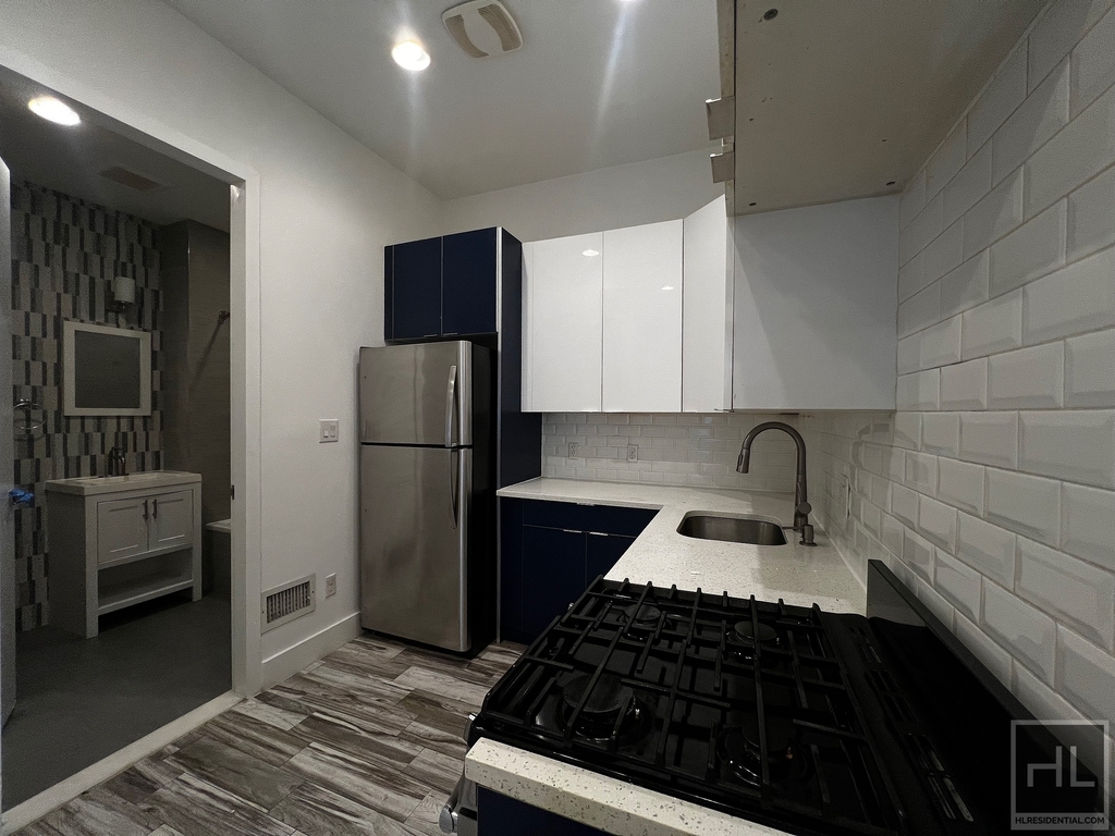 East 153 Street — Listing History and Nearby Rentals