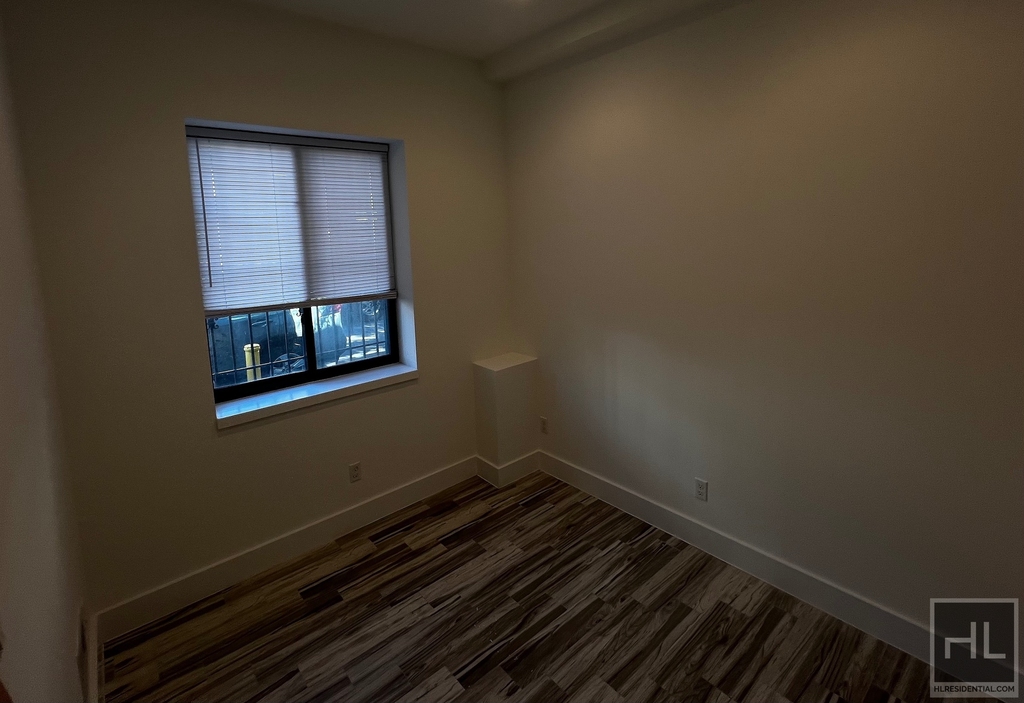 East 153 Street — Listing History and Nearby Rentals