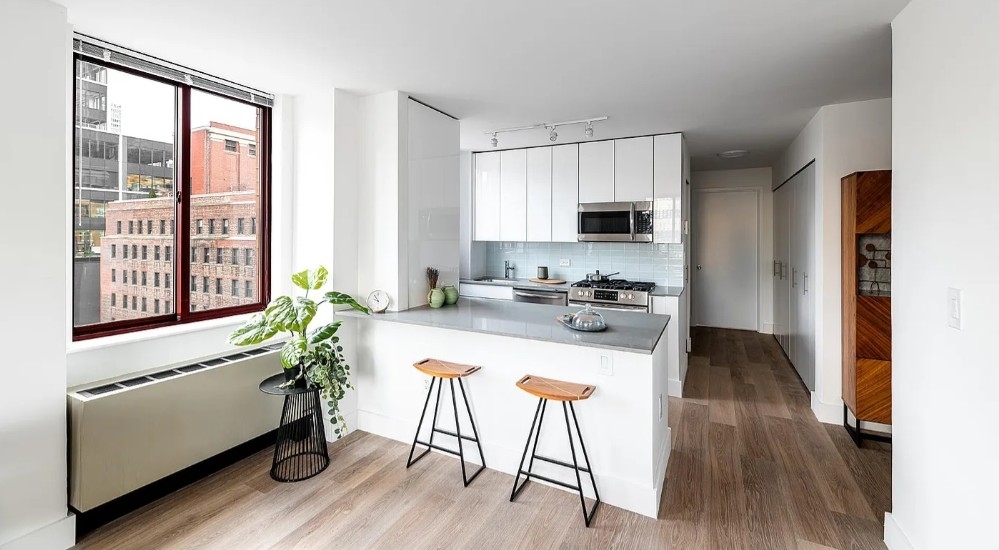 West 35th Street — Listing History and Nearby Rentals