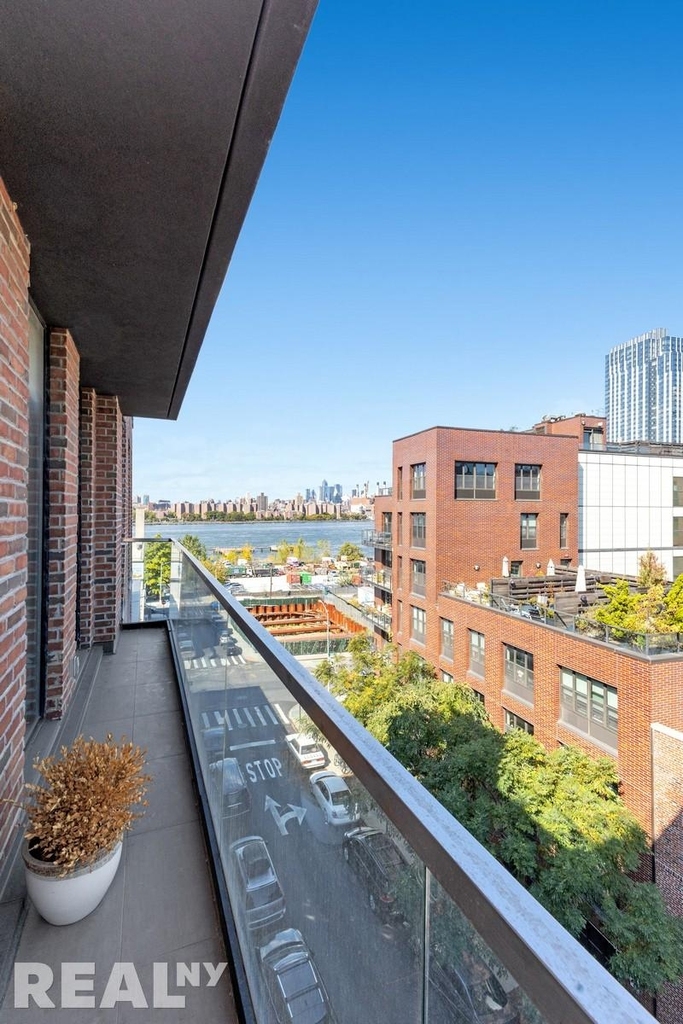 2 Bedrooms at North 1st Street for $6,230 by Vincenzo Cipollina | RentHop