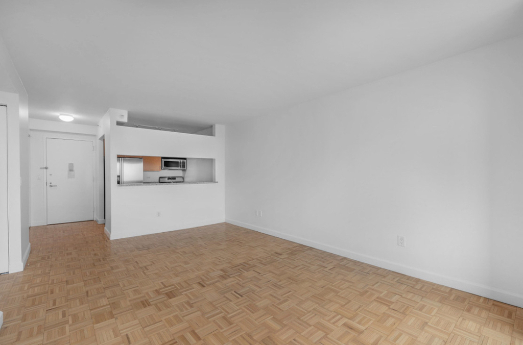 2 Bedrooms at East 74th Street for $6,000 by Abdulla Attareb | RentHop