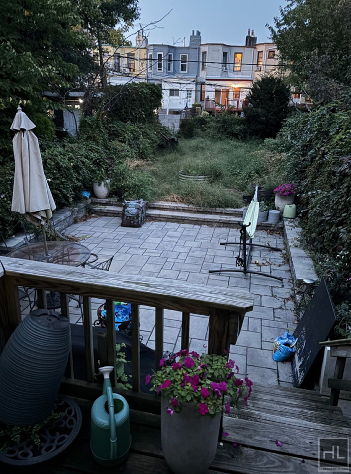 Bay Ridge Parkway — Listing History and Nearby Rentals