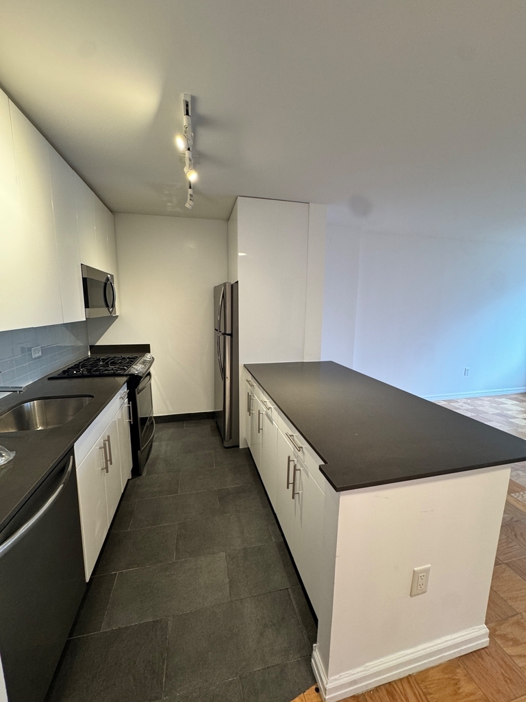 West 35th Street — Listing History and Nearby Rentals