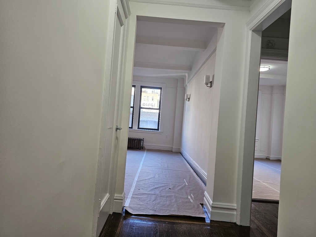 25 West 68th Street — Listing History and Nearby Rentals