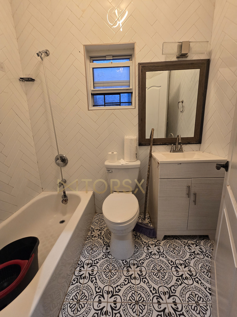 2887 Fulton Street — Listing History and Nearby Rentals