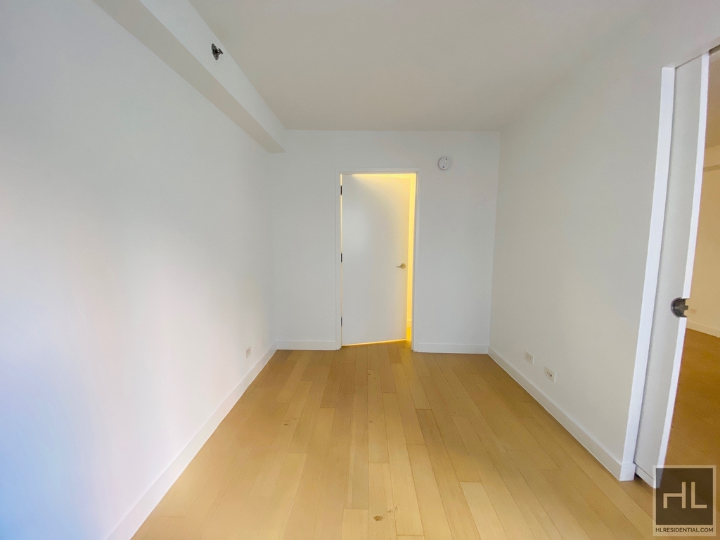 East 39th Street — Listing History and Nearby Rentals