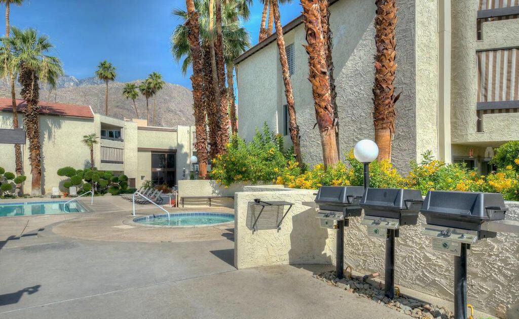 1 Bedroom at 1550 S Camino Real for $2,500 by Colin Goldstein | RentHop