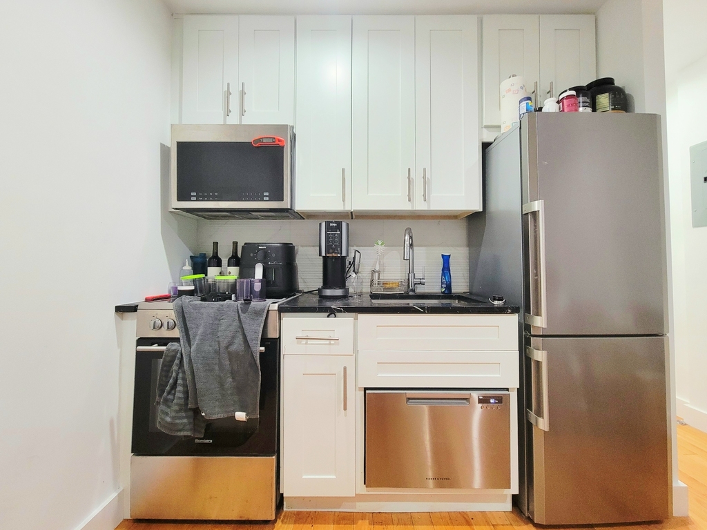 429 East 6th Street — Listing History and Nearby Rentals