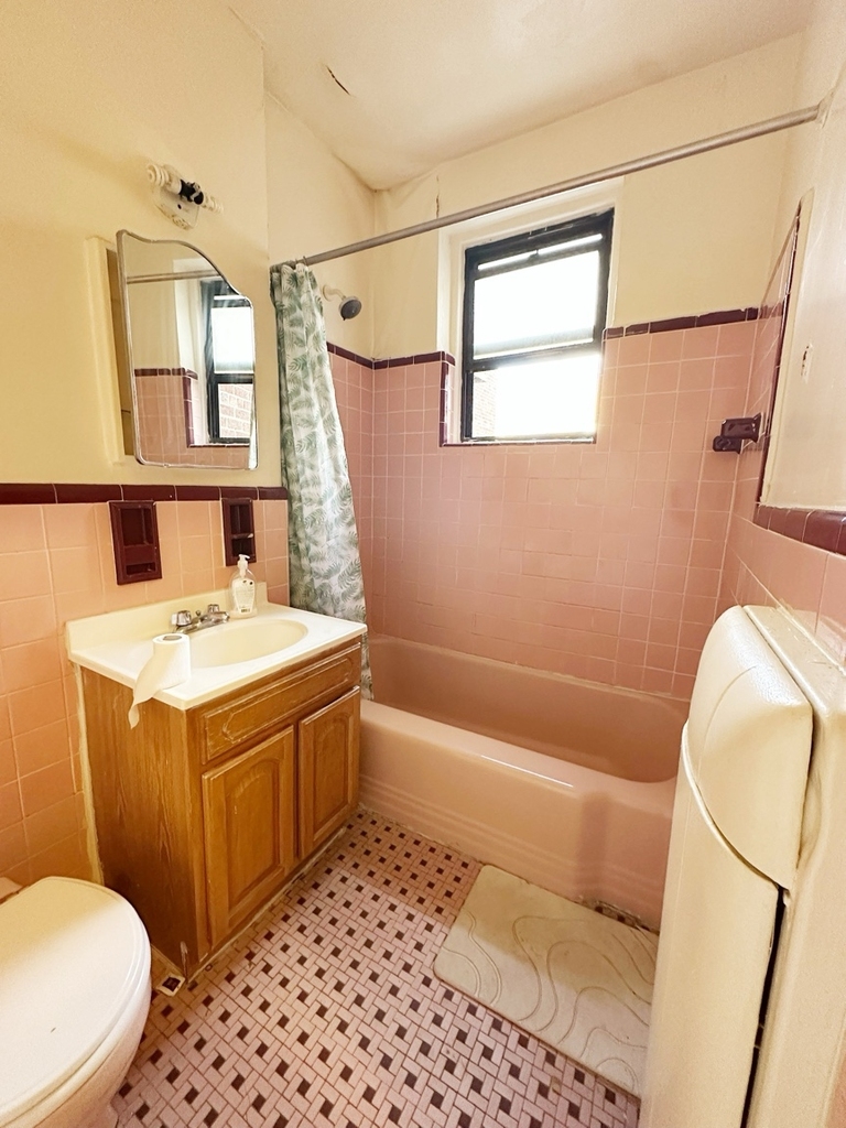 35th Avenue and 74th Street — Listing History and Nearby Rentals