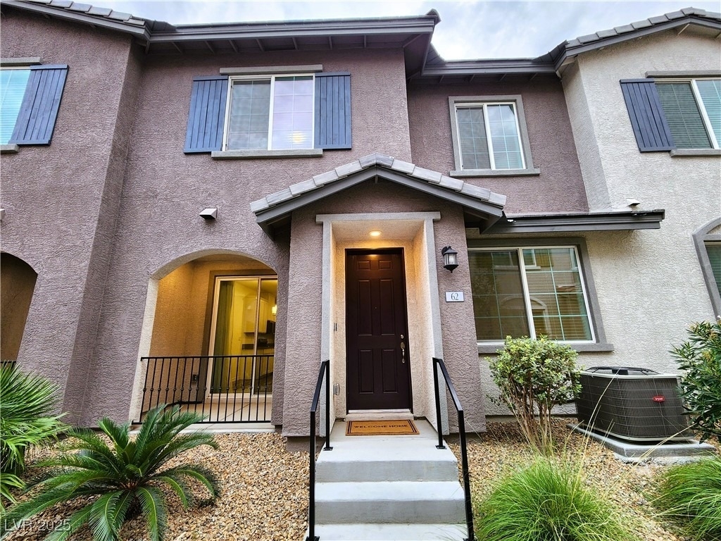 25 Barbara Lane — Listing History and Nearby Rentals