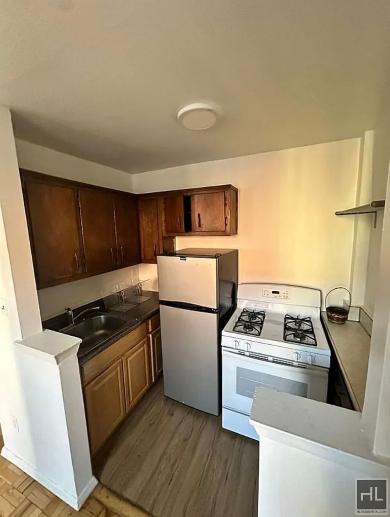 Crescent Street — Listing History and Nearby Rentals